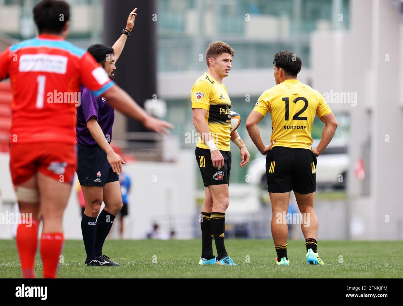 Hanazono Rugby Stadium, Higashi Osaka, Japan. 16th May, 2021. (L-R ...
