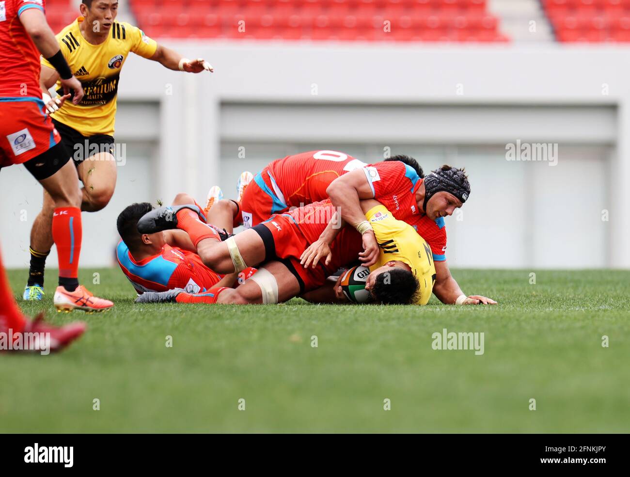 Hanazono Rugby Stadium, Higashi Osaka, Japan. 16th May, 2021. Pieter ...