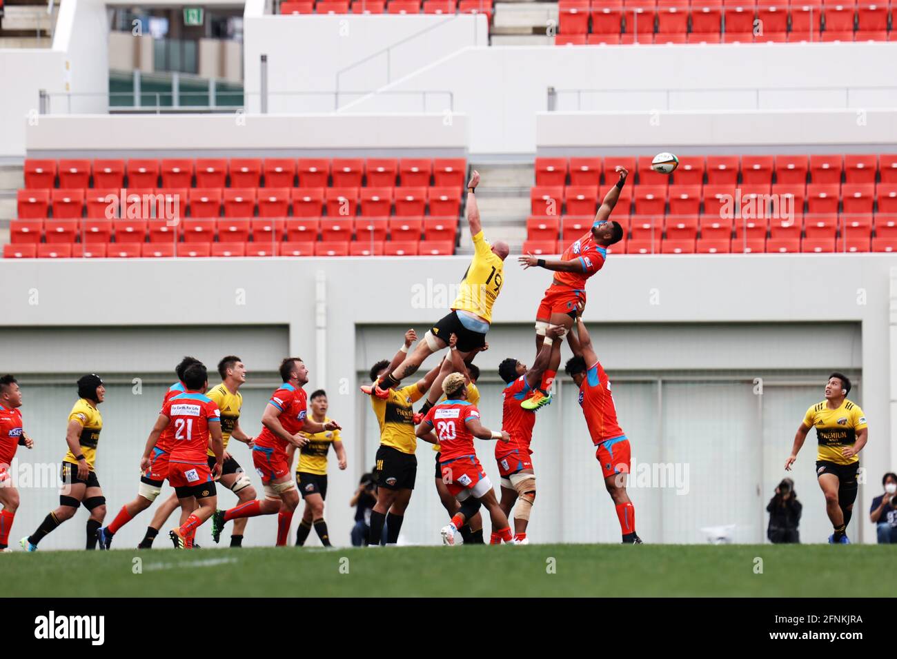 Hanazono Rugby Stadium, Higashi Osaka, Japan. 16th May, 2021. (L-R) Joe ...