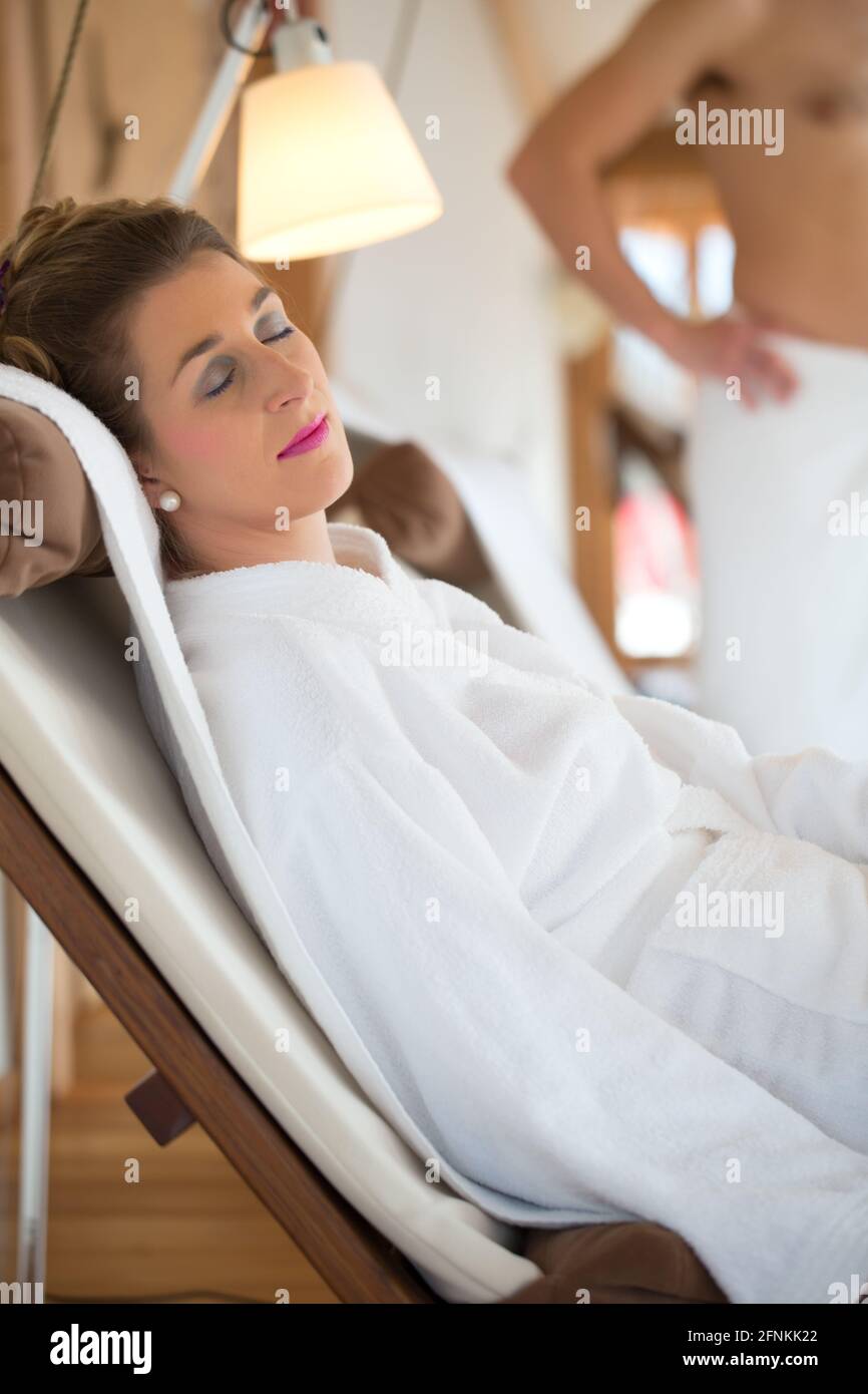 Man woman bath together hi-res stock photography and images - Alamy