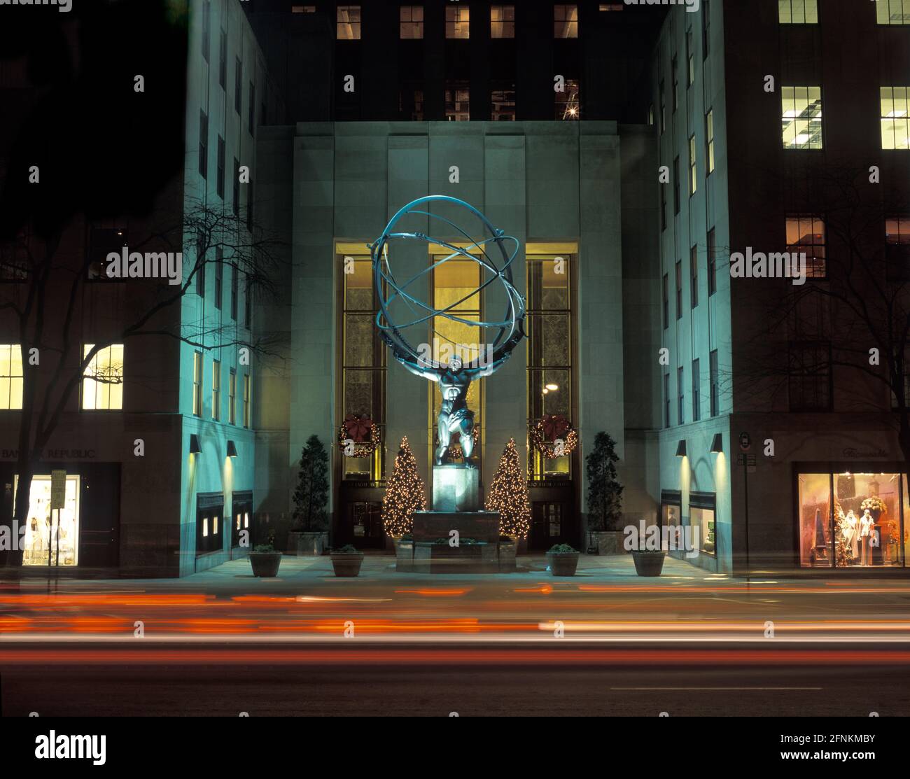 2004 HISTORICAL ATLAS STATUE (©LEE LAWRIE 1937) ROCKEFELLER CENTER ...