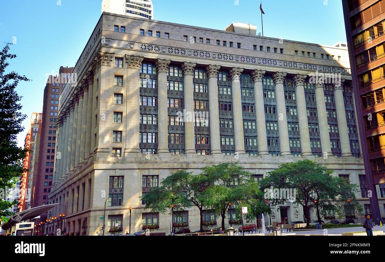 Chicago, Illinois, USA. The Chicago City Hall occupying a full square ...