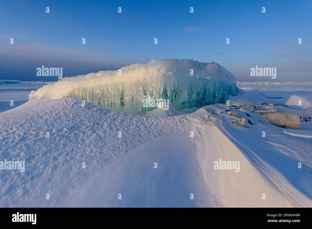 Frozen bering sea hi-res stock photography and images - Alamy