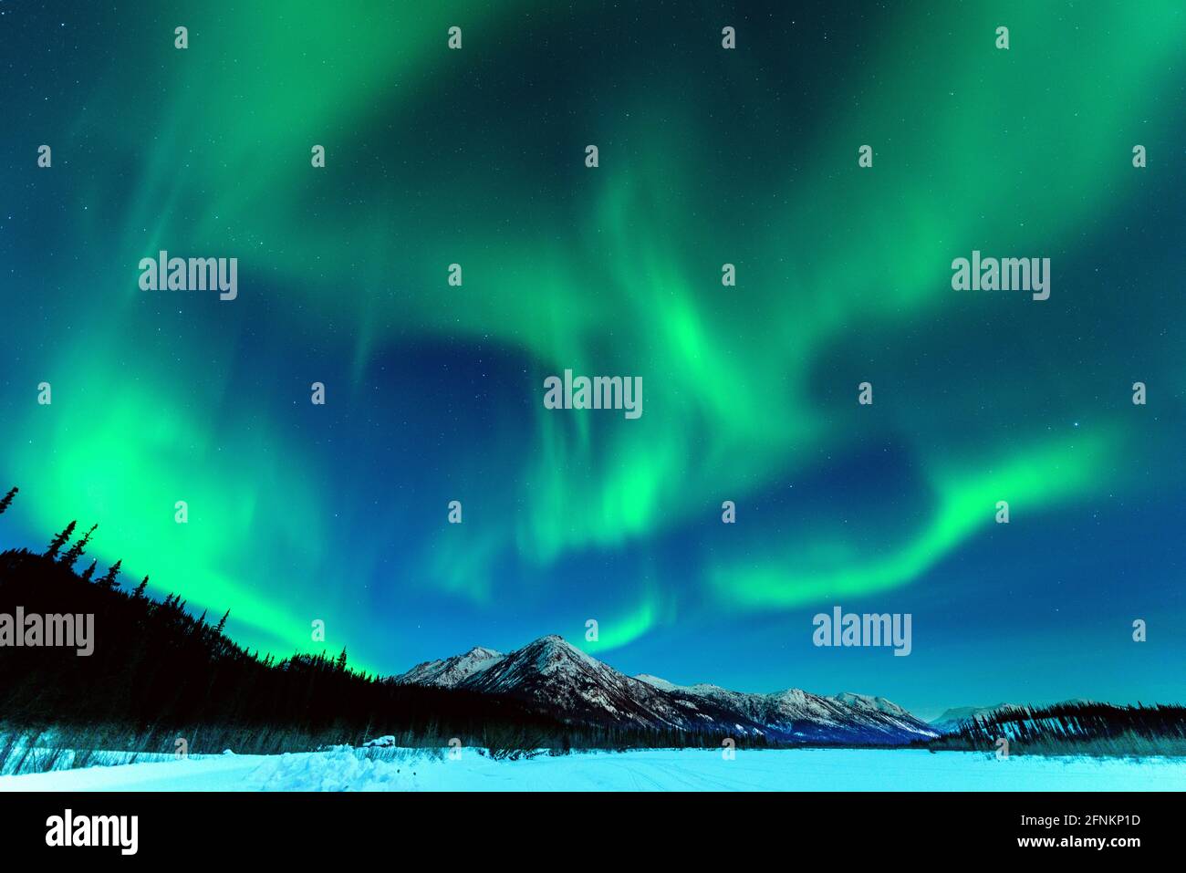 Northern lights in Wiseman, Alaska, Wiseman is in the Brooks Range ...