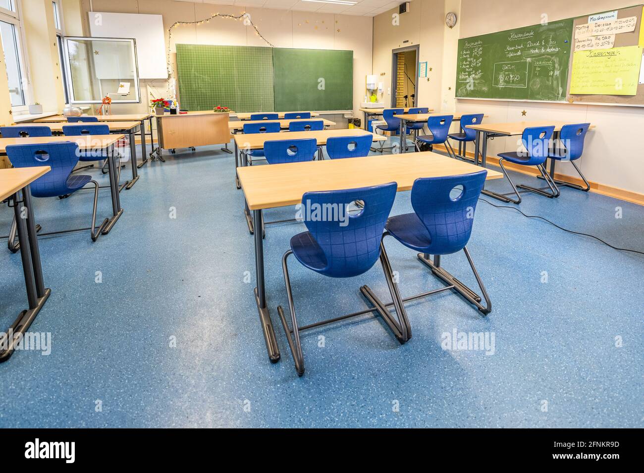 Primary school class room chairs hi-res stock photography and images ...