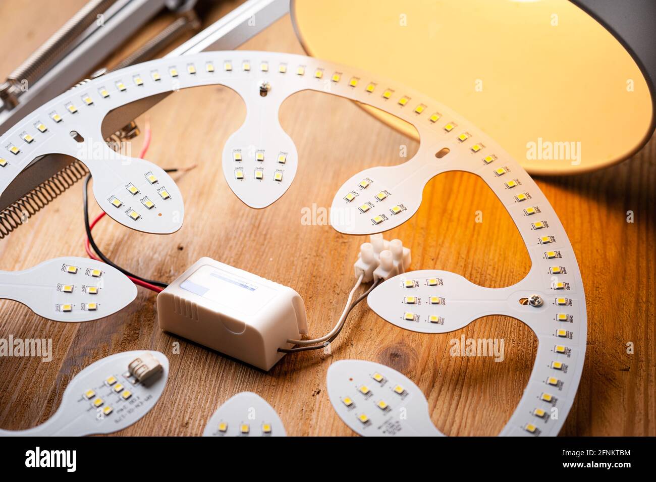 The energy saving LED ceiling light used to replace fluorescent tube ...