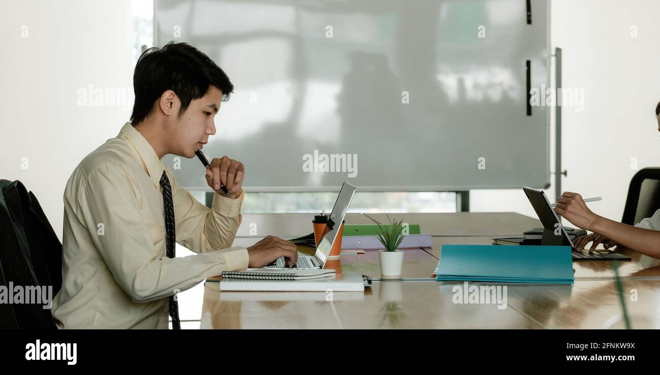 Office concentrate hi-res stock photography and images - Alamy