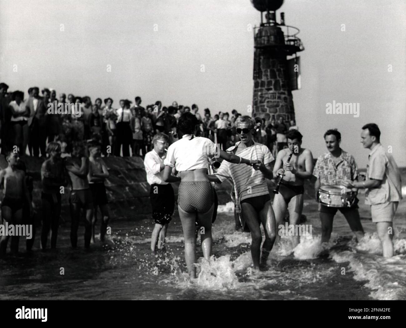 Beach holiday 1960s hi-res stock photography and images - Alamy