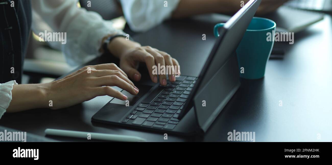 Digital tablet typing notes hi-res stock photography and images - Alamy