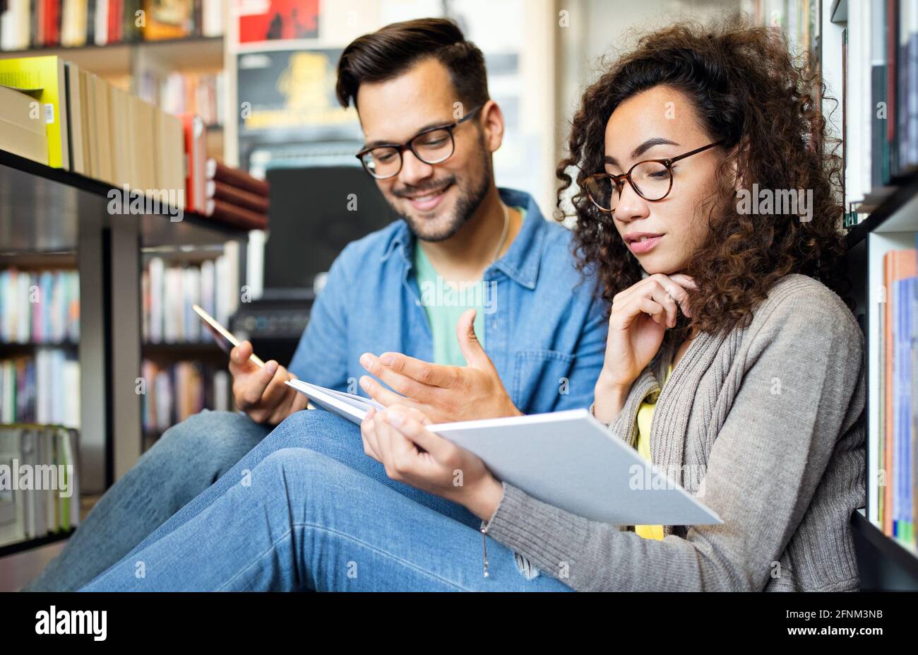Student studying brainstorming library friends teamwork concept Stock Photo - Alamy