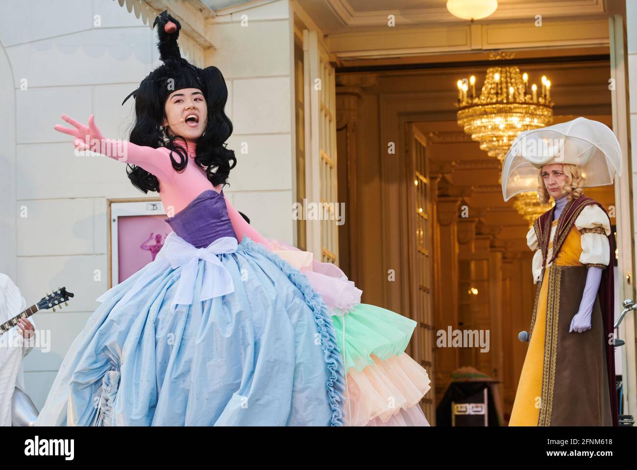 Herr frau hi-res stock photography and images - Alamy