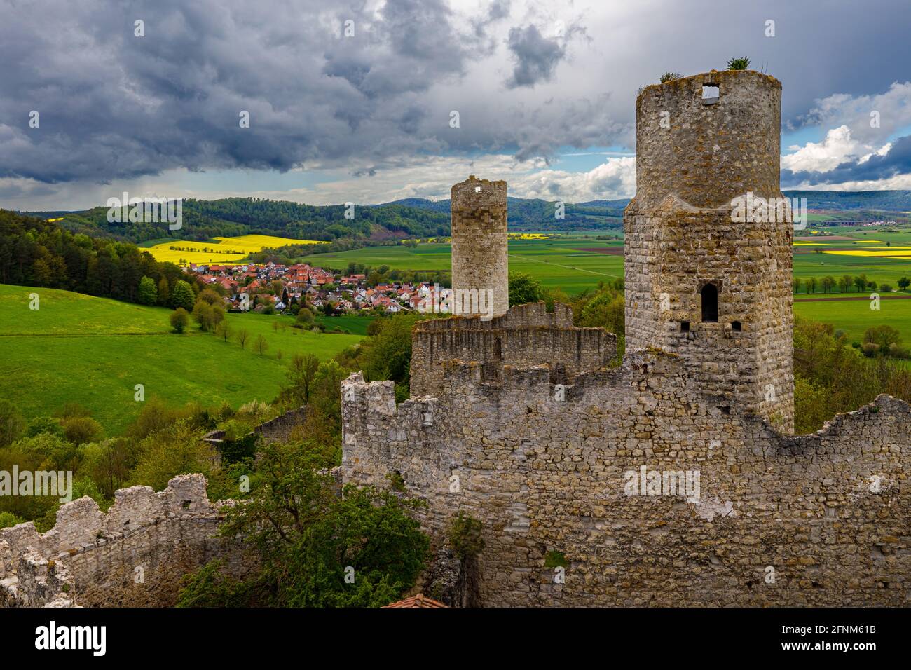 Ruin medieval castle hi-res stock photography and images - Alamy