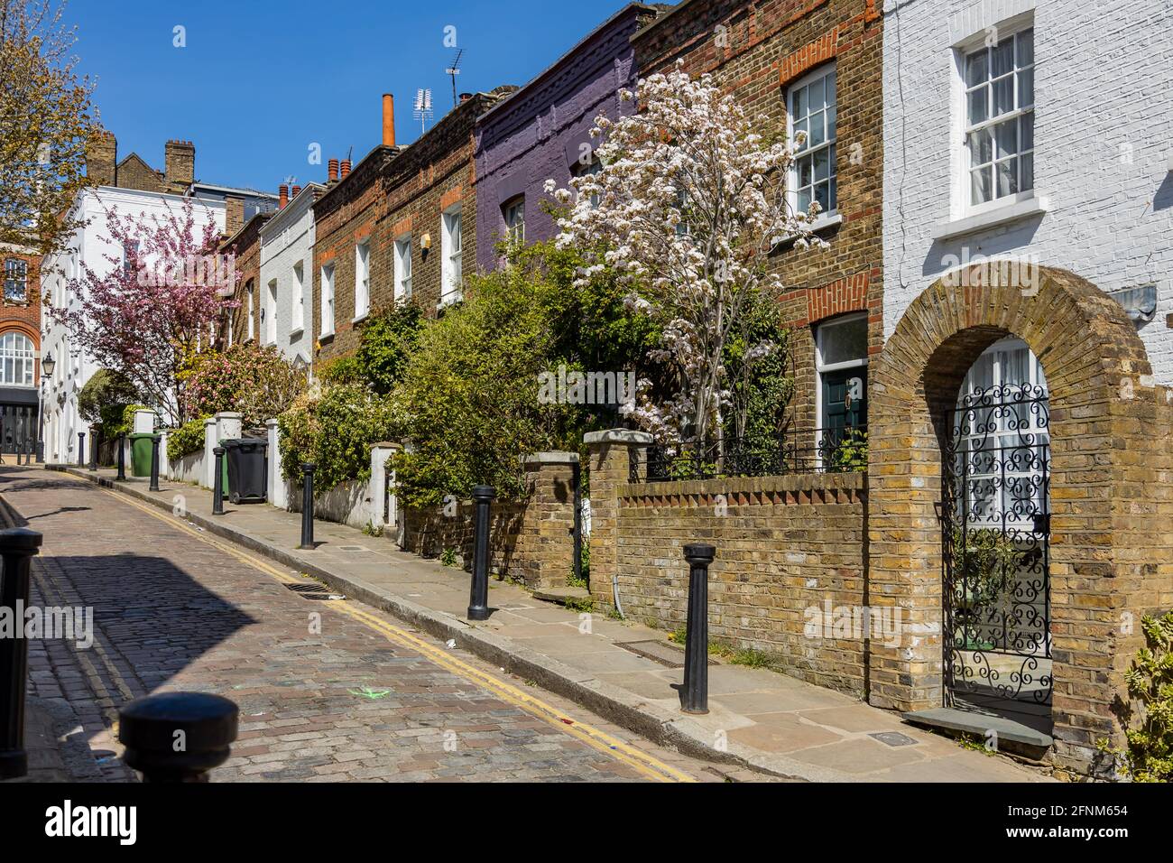 Hampstead high street hi-res stock photography and images - Alamy