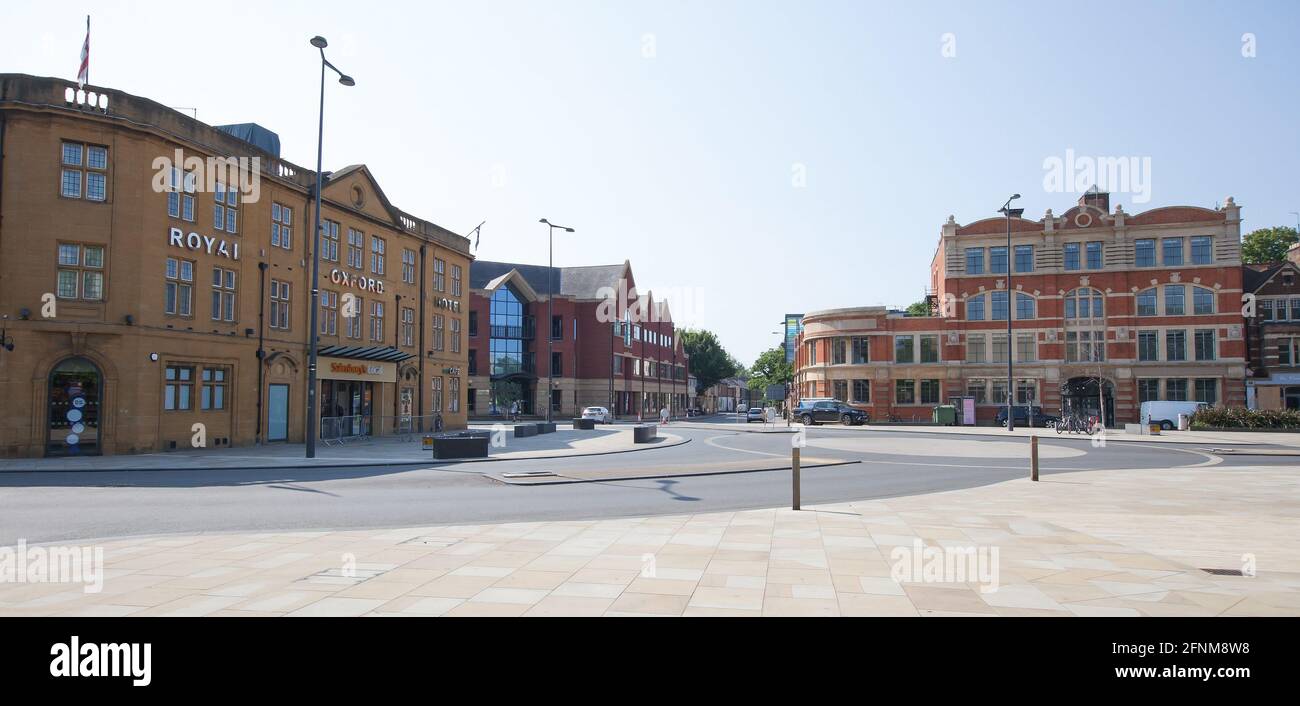 Park End Street with The Jam Factory and The Royal Oxford Hotel in ...
