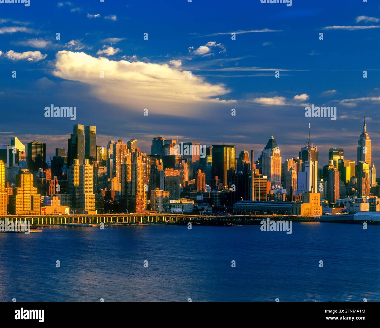 2004 HISTORICAL MIDTOWN SKYLINE HUDSON RIVER MANHATTAN NEW YORK CITY ...