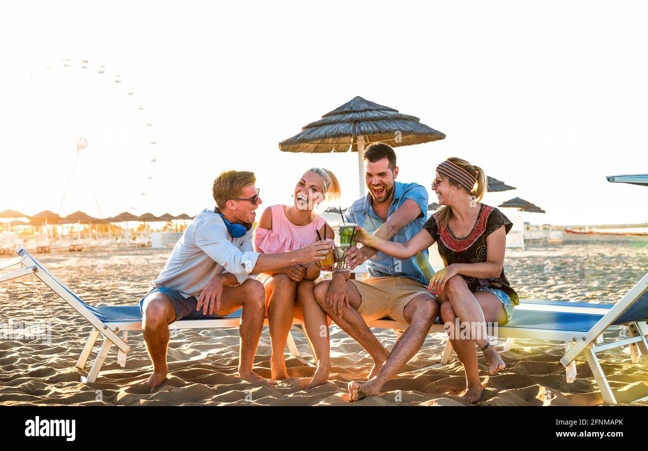 Happy people beach hi-res stock photography and images - Alamy