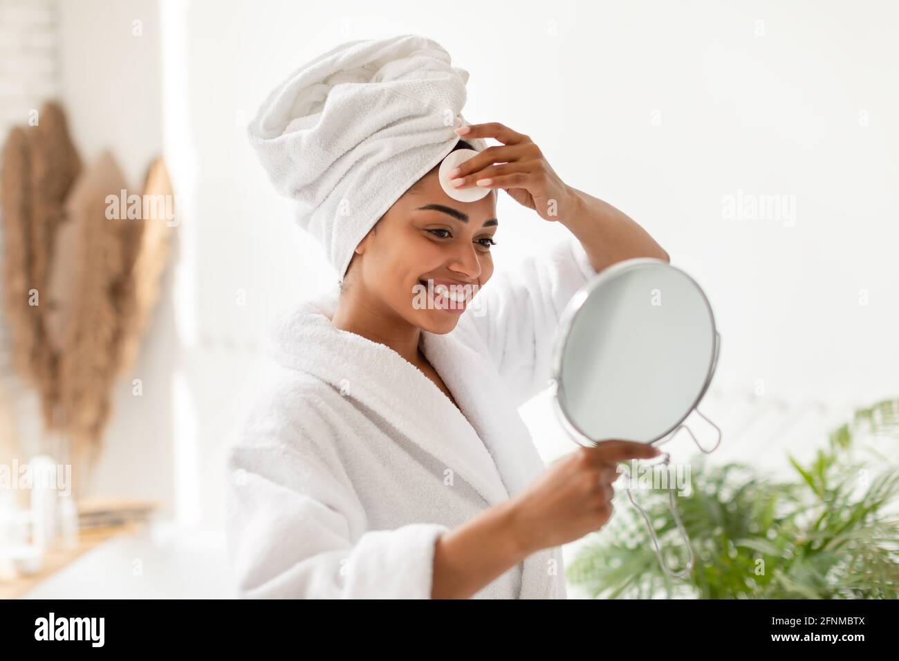 Skincare routine hi-res stock photography and images - Alamy