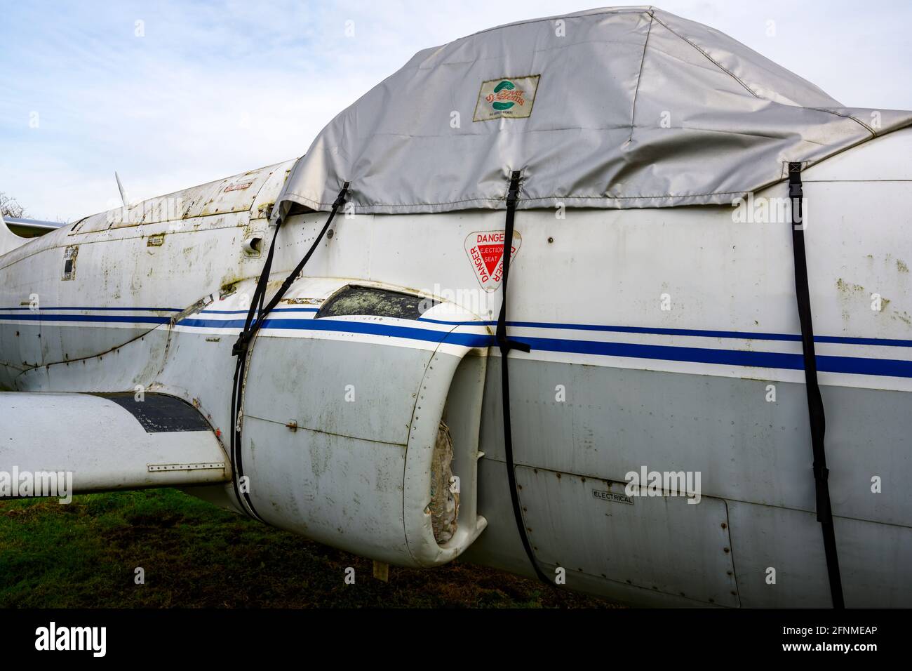 Military aircraft displays hi-res stock photography and images - Alamy