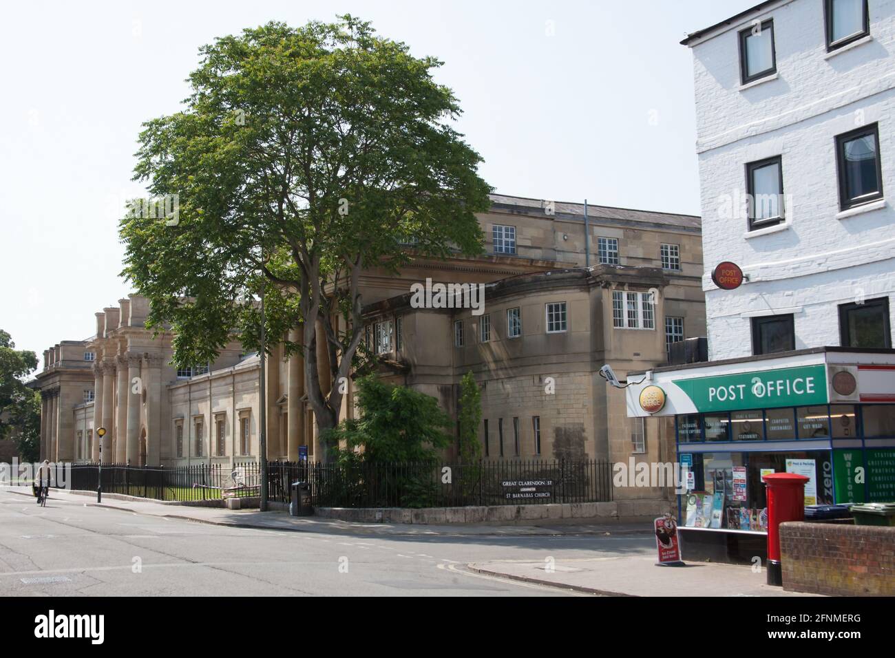 Views of Walton Street in Oxford with the post office and Oxford ...