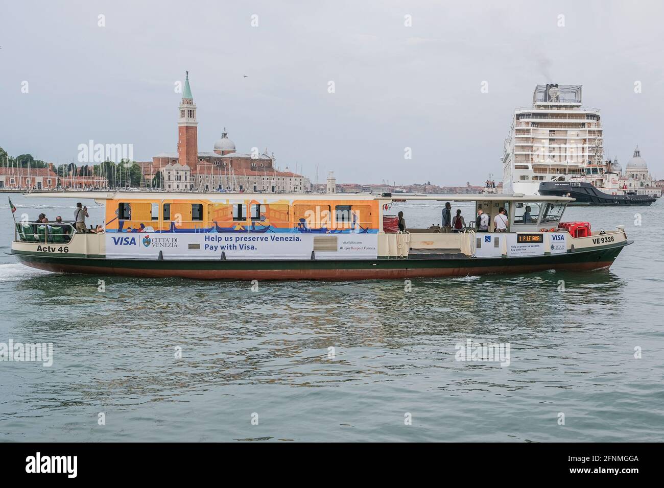 Tourism venice ship cruiser hi-res stock photography and images - Alamy