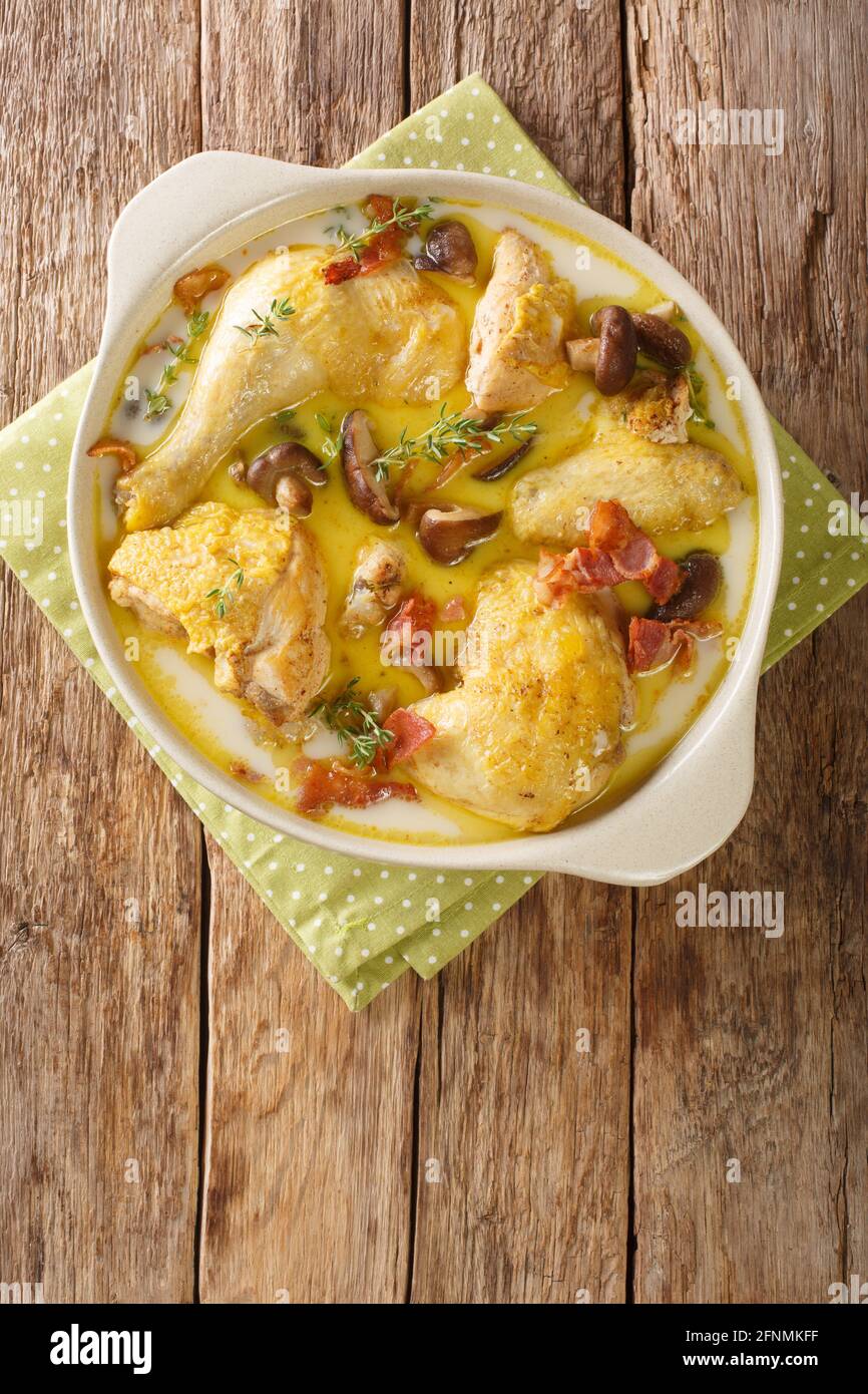 Poulet au coq hi-res stock photography and images - Alamy