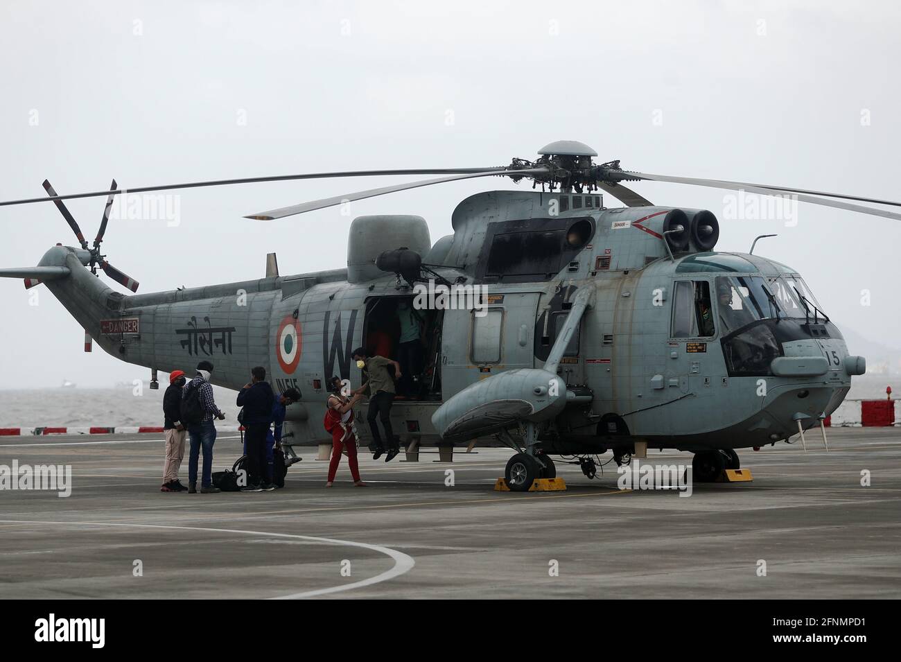 Cyclone tauktae mumbai hi-res stock photography and images - Alamy