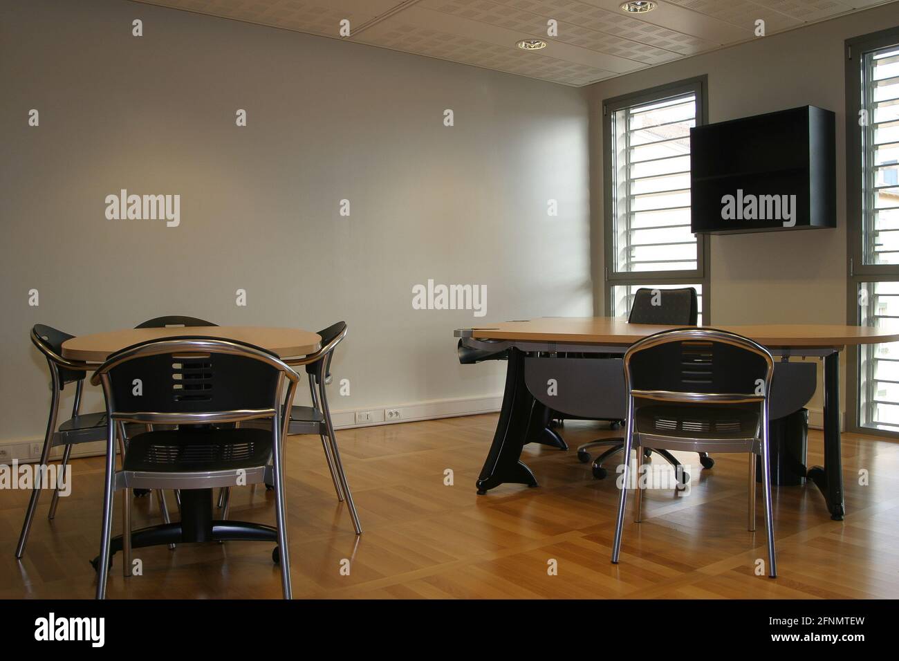 Empty offices france hi-res stock photography and images - Alamy