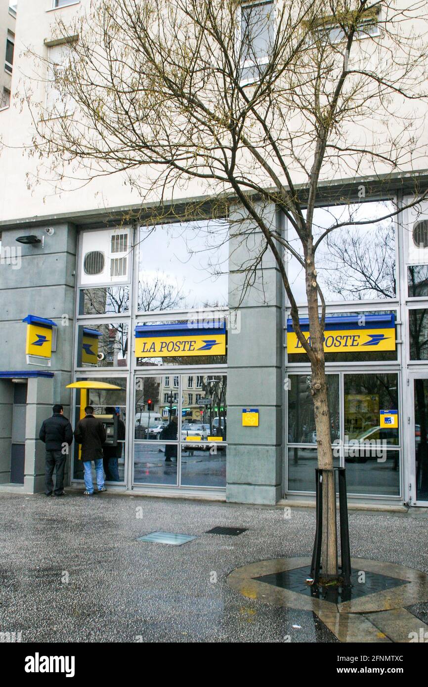 Poste de distribution hi-res stock photography and images - Alamy