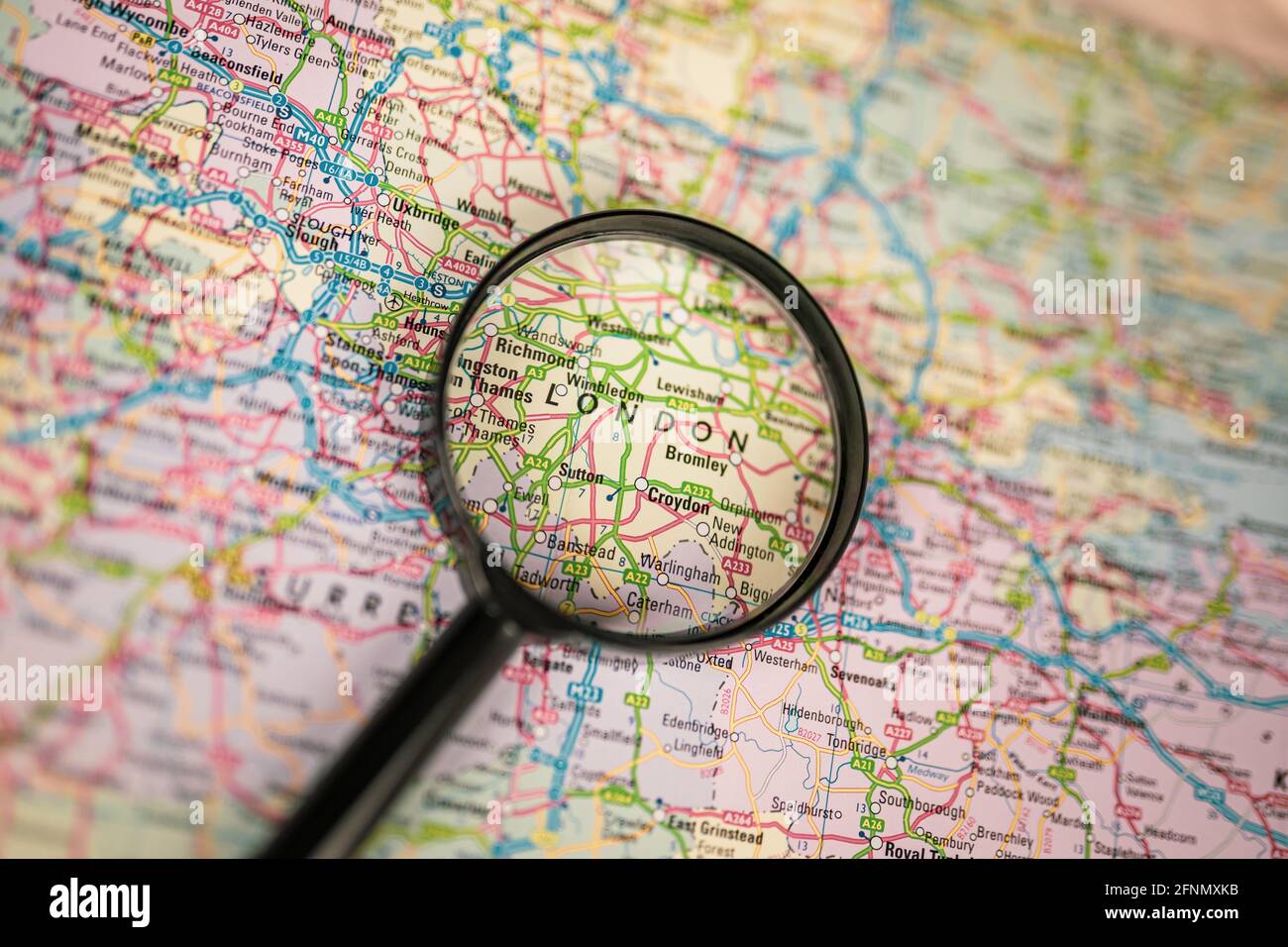 Magnifying glass and map of london hi-res stock photography and images ...