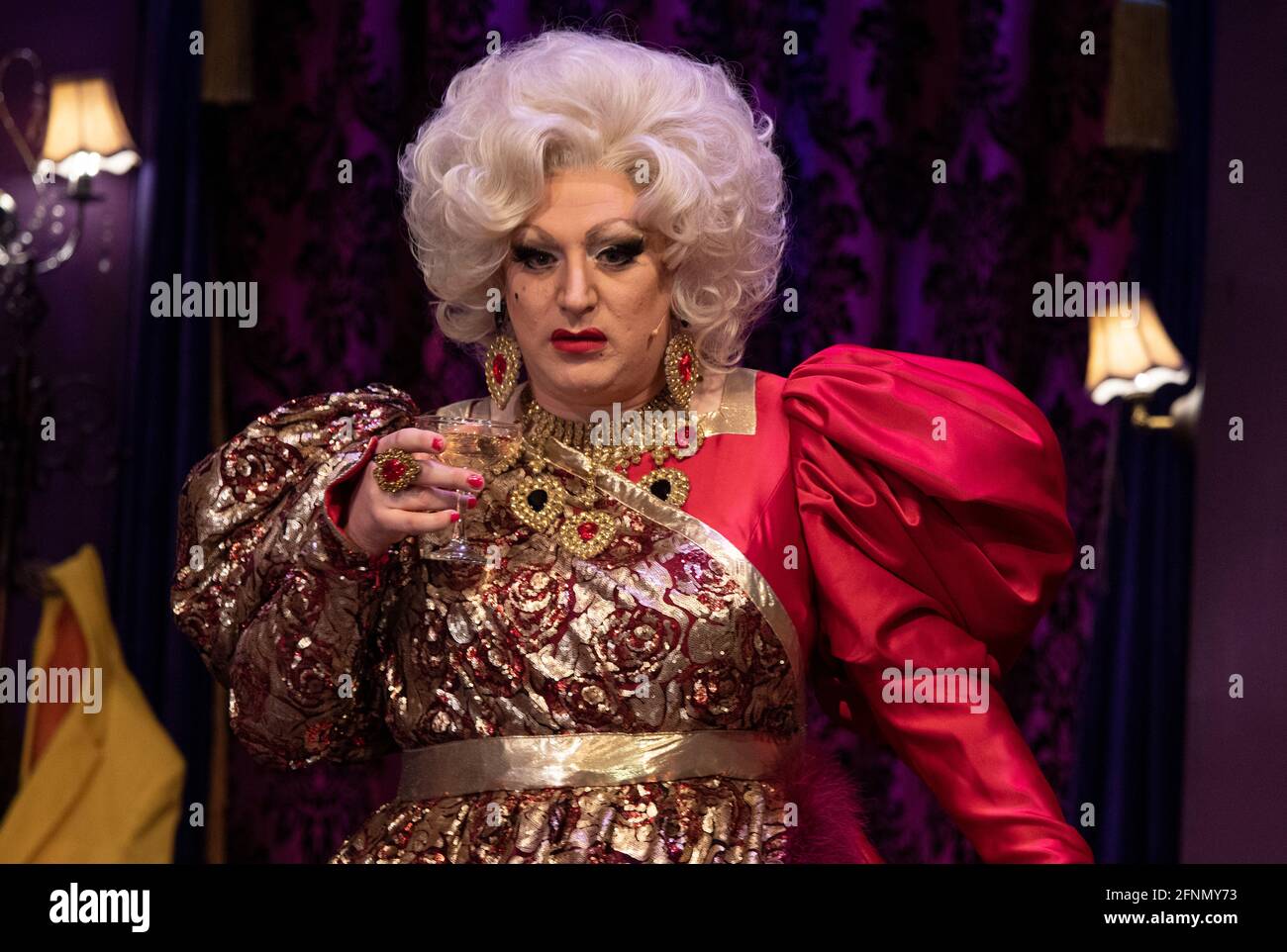 Death drop hi-res stock photography and images - Alamy