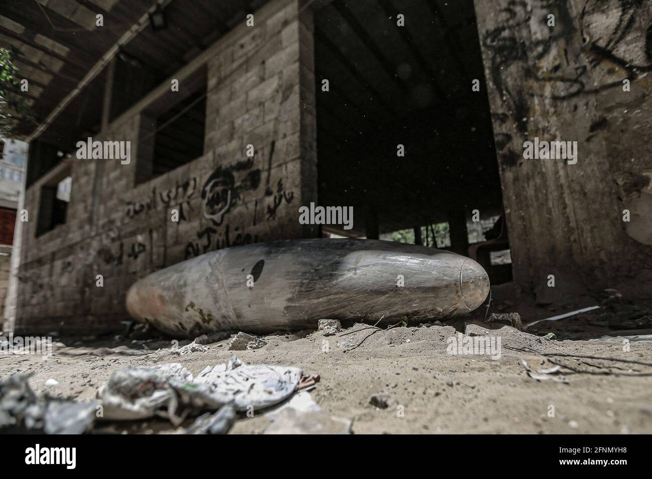 Gaza City, Palestinian Territories. 18th May, 2021. An unexploded bomb ...