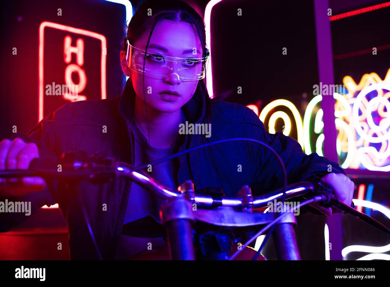 Young asian woman riding motorcycle hi-res stock photography and images ...