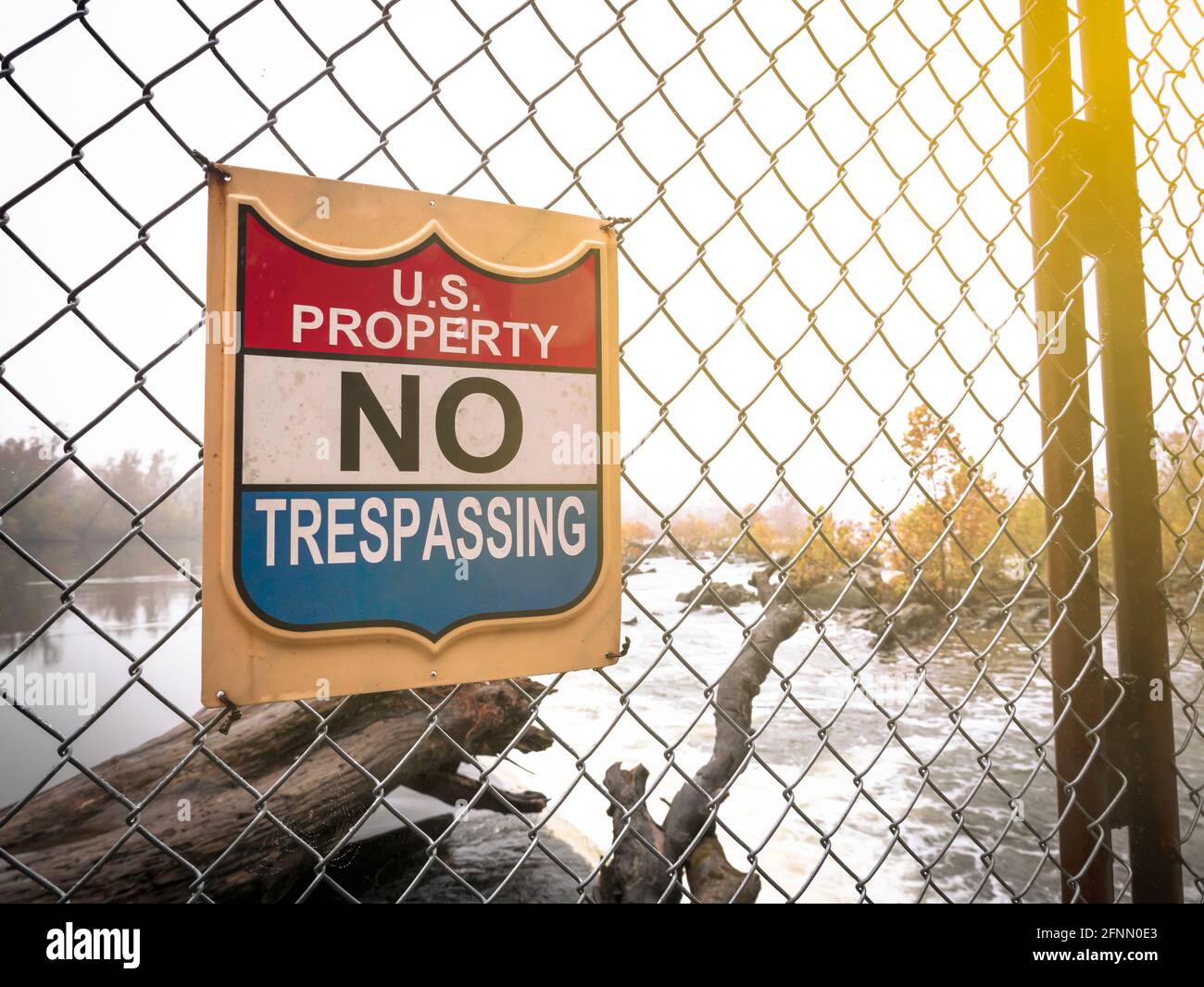U s property no trespassing sign hi-res stock photography and images ...