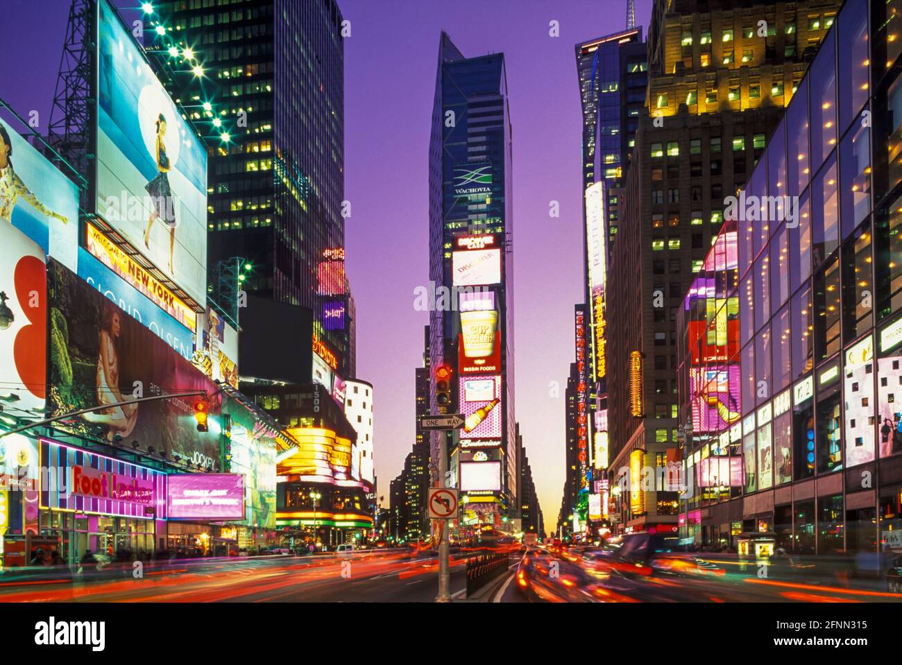 Times square 2000's hi-res stock photography and images - Alamy