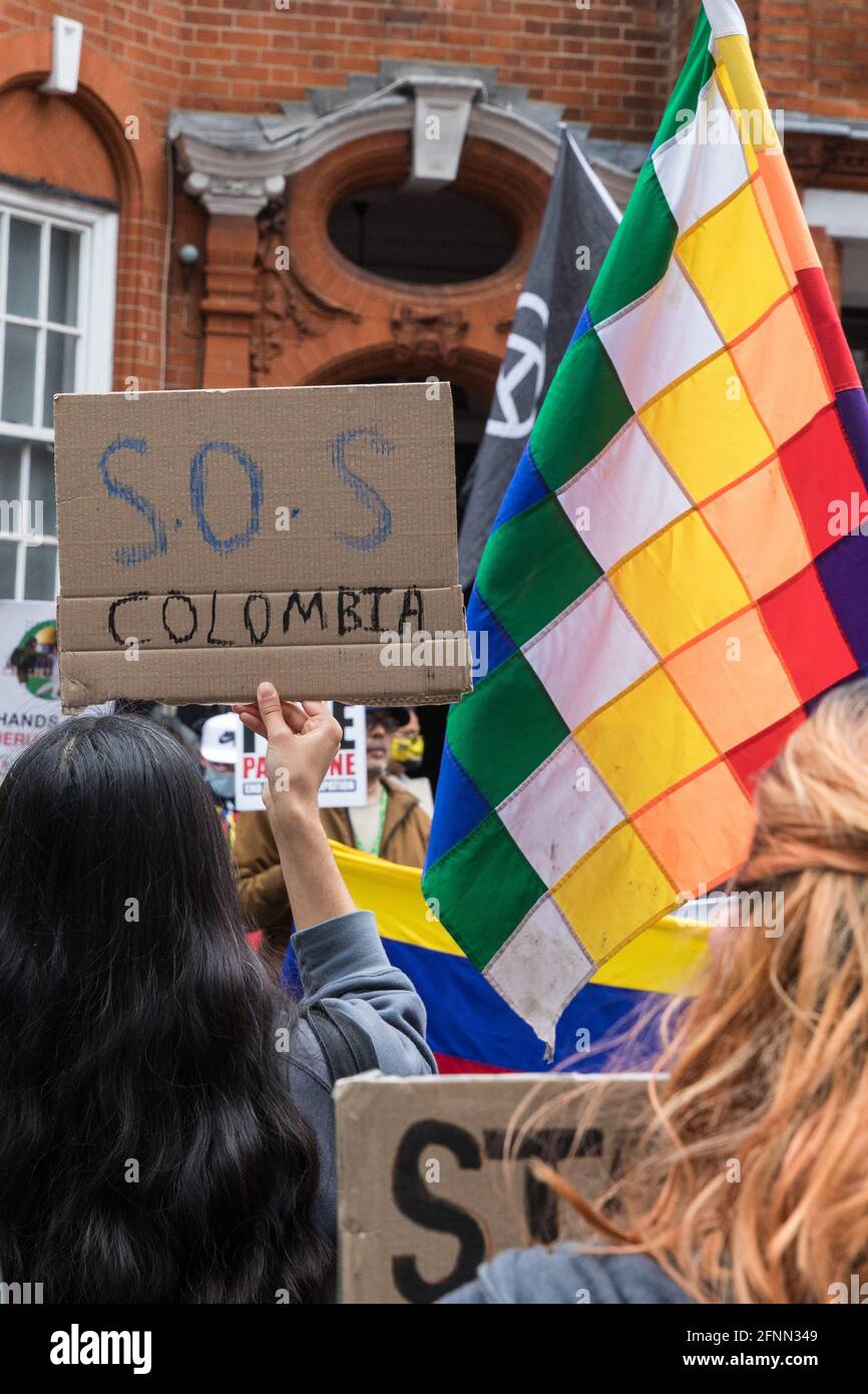 London, UK. 15th May, 2021. Hundreds of people attend a Free Palestine ...