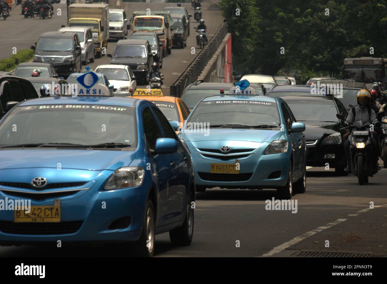 Blue bird cabs hi-res stock photography and images - Alamy