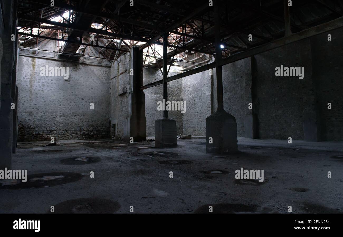Abandoned warehouse hi-res stock photography and images - Alamy