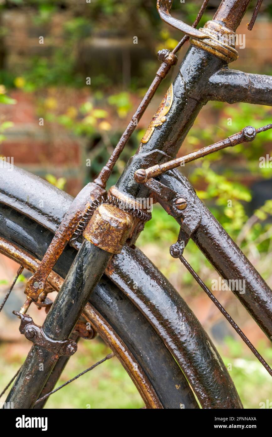 An overall partial close-up of an old rusty bicycle Stock Photo - Alamy