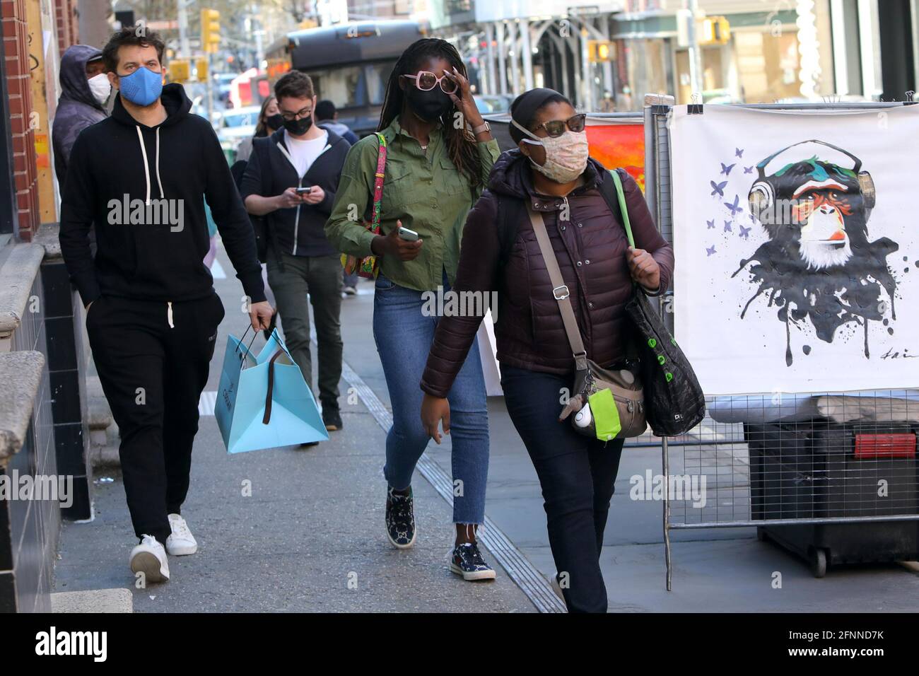 New York - NY - 20210405 Joshua Jackson and Jodie Turner Smith cover up ...