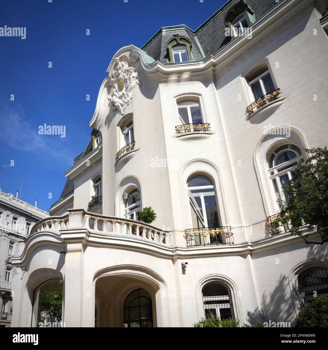 French embassy building hi-res stock photography and images - Alamy