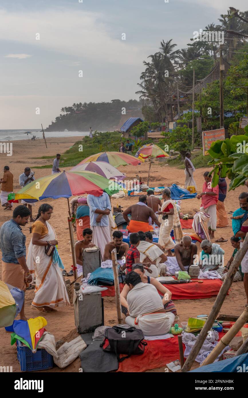 Hindu death rituals hi-res stock photography and images - Alamy