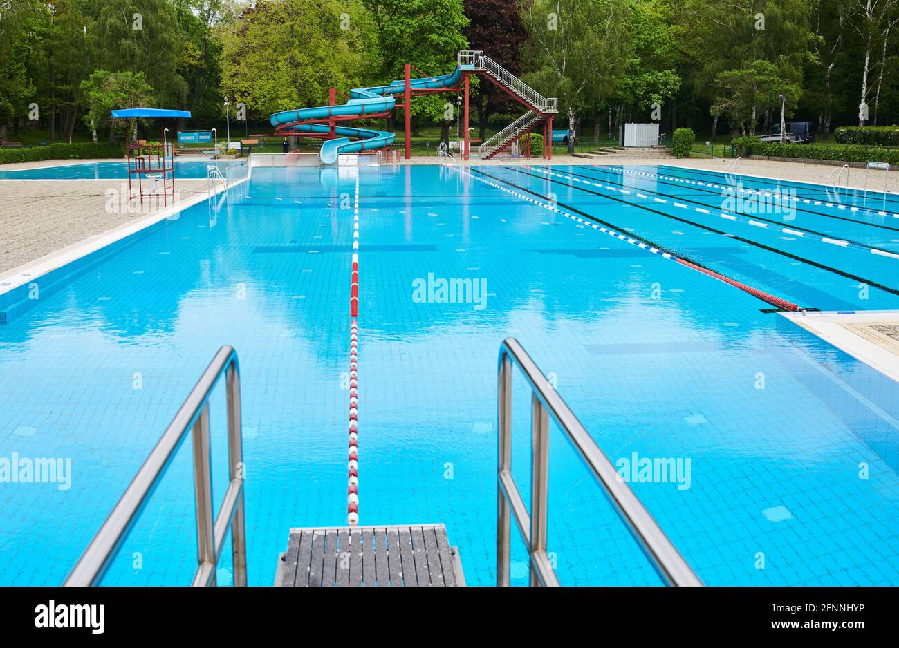 Berlin, Germany. 18th May, 2021. Still the pool in the summer pool ...
