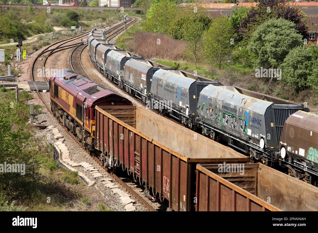 DB Cargo Class 66 loco 66133 hauling the 1108 Scunthorpe Roxby Gullet ...