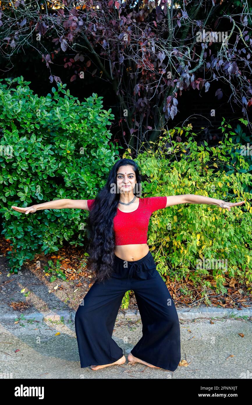 Indian dancer in Paris, France Stock Photo - Alamy