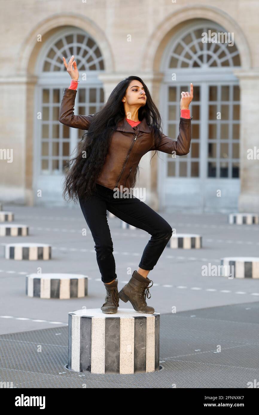 Dancing column hi-res stock photography and images - Alamy