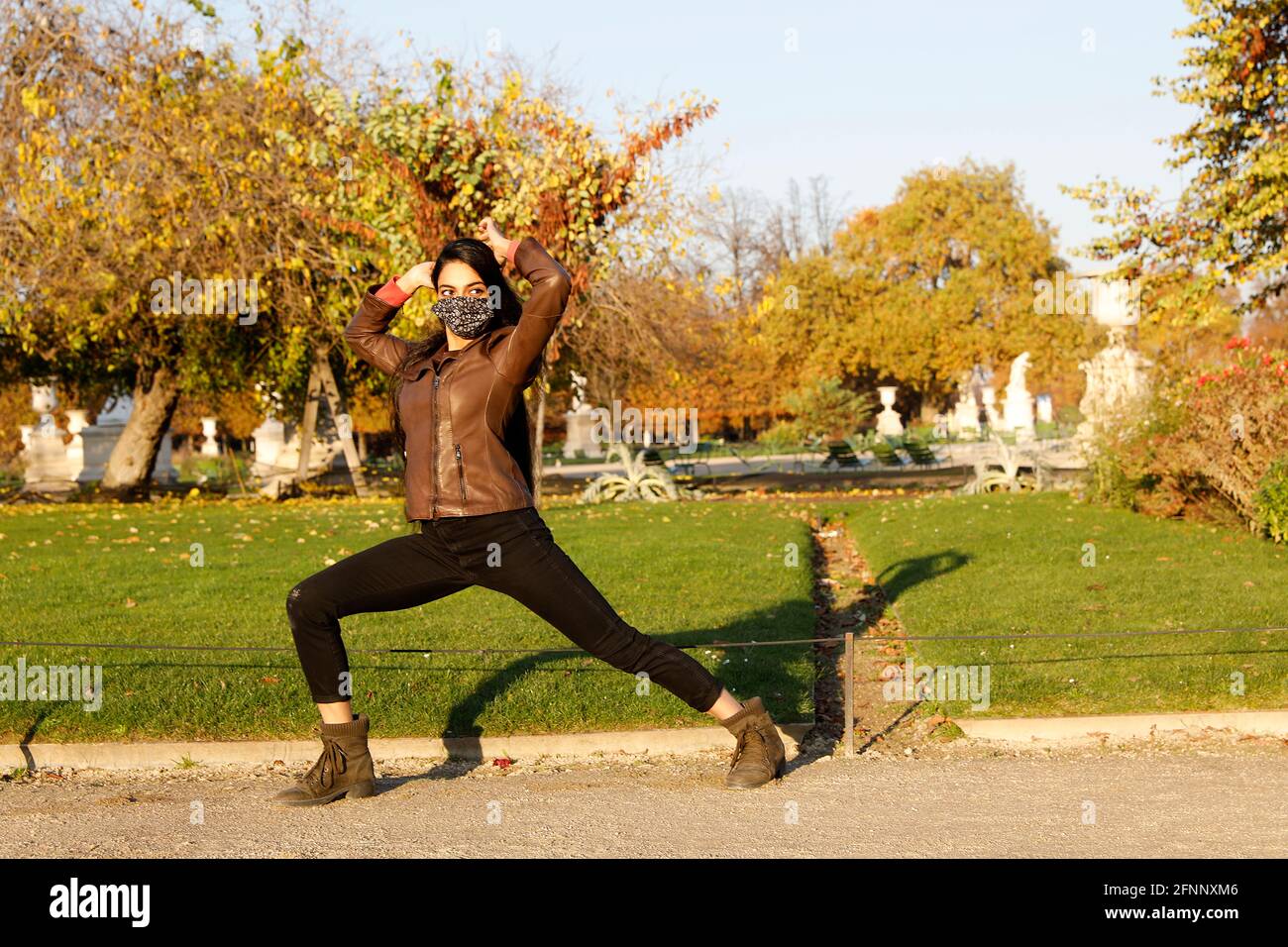 Indian dancer dancing in Paris, France Stock Photo - Alamy