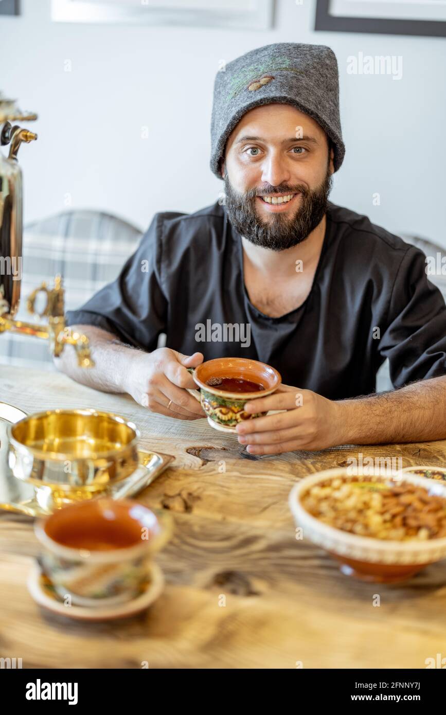 Table attendant hi-res stock photography and images - Alamy