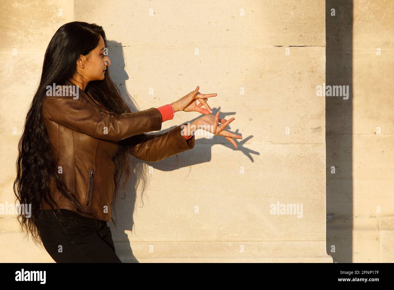 Indian dancer dancing in Paris, France Stock Photo - Alamy