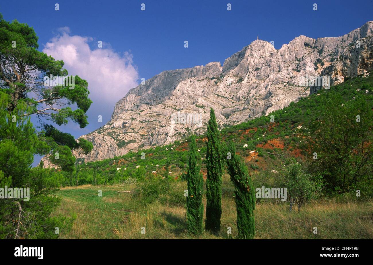 Aix en provence ste victoire mountain hi-res stock photography and ...