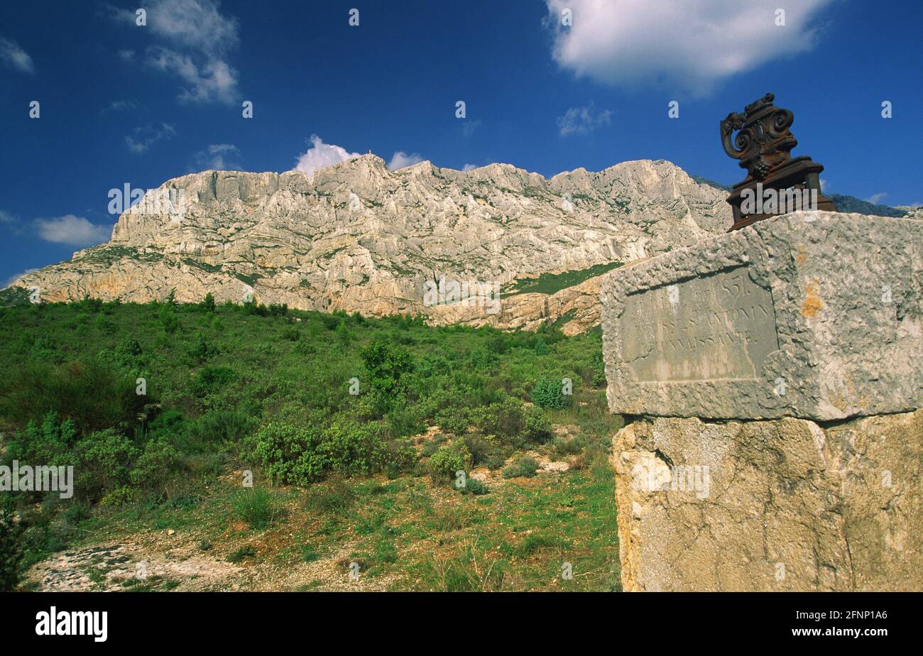 Aix en provence ste victoire mountain hi-res stock photography and ...